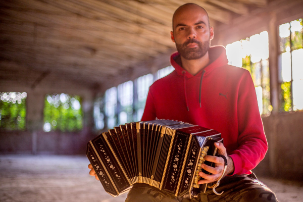 Bandoneonista Branko Džinović u Istorijskom muzeju Srbije